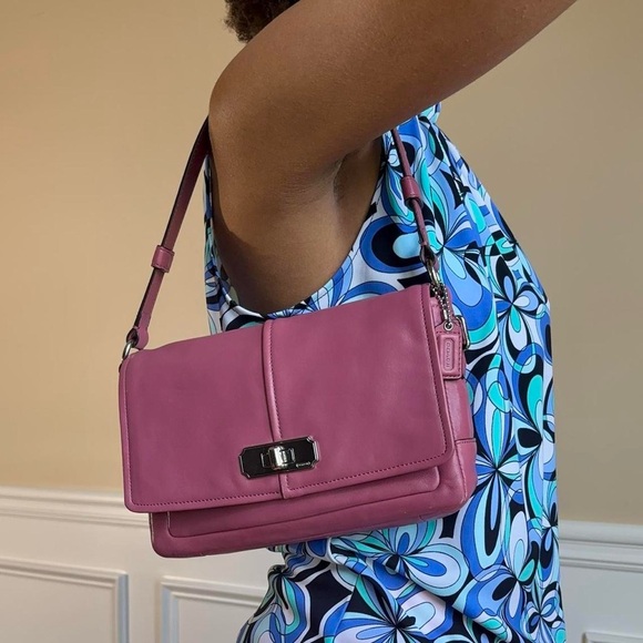 Coach | Bags | Coach Pink Leather Shoulder Bag With Turnlock Clasp ...